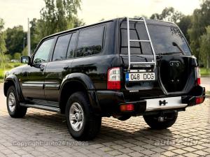 Black Nissan Patrol 2004 in Tartu, with an engine capacity of 3.00 L and mileage of 352 thousand km for 19900 €, photo 5 on AUTOMOTO.COM.LV
