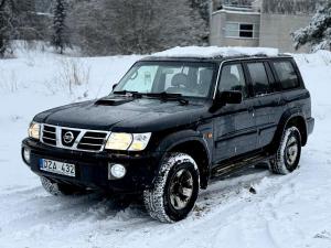 Melns Nissan Patrol 2005 Viļņa, ar dzinēja tilpumu 3.00 L un nobraukumu 302 tūkst. km par 5500 €, foto  vietnē AUTOMOTO.COM.LV