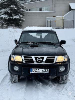 Melns Nissan Patrol 2005 Viļņa, ar dzinēja tilpumu 3.00 L un nobraukumu 302 tūkst. km par 5500 €, foto 3 vietnē AUTOMOTO.COM.LV