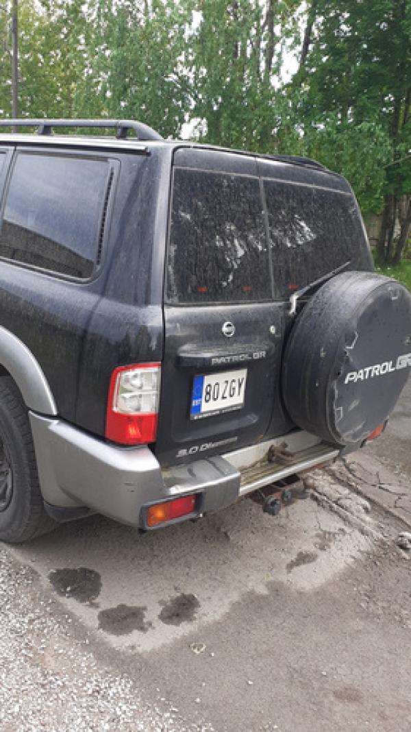 Melns Nissan Patrol 2005 Tallina, ar dzinēja tilpumu 3.00 L un nobraukumu 246 tūkst. km par 6600 €, foto 4 vietnē AUTOMOTO.COM.LV