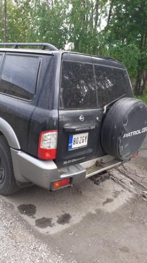 Black Nissan Patrol 2005 in Tallinn, with an engine capacity of 3.00 L and mileage of 246 thousand km for 6600 €, photo 5 on AUTOMOTO.COM.LV
