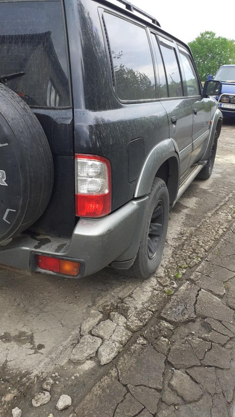 Black Nissan Patrol 2005 in Tallinn, with an engine capacity of 3.00 L and mileage of 246 thousand km for 6600 €, photo 16 on AUTOMOTO.COM.LV