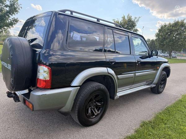 Nissan Patrol 2005 Šauļi vietnē Melns Nissan Patrol 2005 Šauļi, ar dzinēja tilpumu 2.95 L un nobraukumu 242 tūkst. km par 8750 €, foto 9 vietnē AUTOMOTO.COM.LV