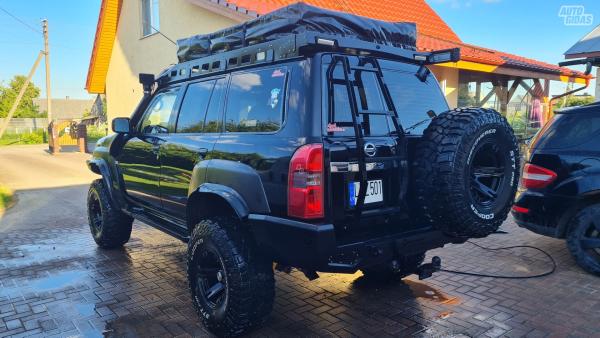 Melns Nissan Patrol 2009 Mažeikiai, ar dzinēja tilpumu 3.00 L un nobraukumu 318 tūkst. km par 21000 €, foto 3 vietnē AUTOMOTO.COM.LV