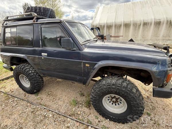 Blue Nissan Patrol 1992 in Liepaja, with an engine capacity of 2.80 L and mileage of 0 thousand km for 5000 €, photo 3 on AUTOMOTO.COM.LV