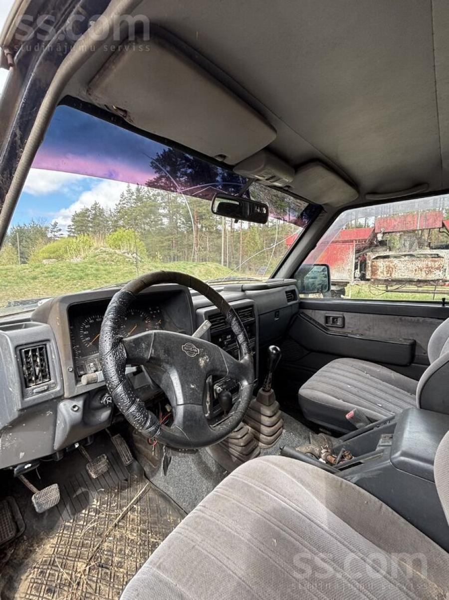 Blue Nissan Patrol 1992 in Liepaja, with an engine capacity of 2.80 L and mileage of 0 thousand km for 5000 €, photo 6 on AUTOMOTO.COM.LV