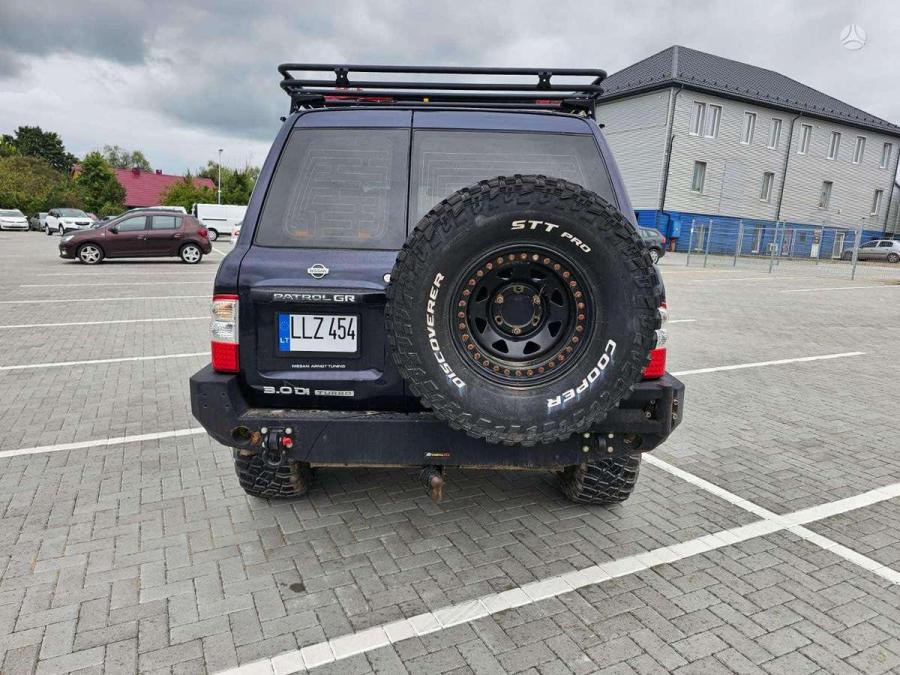 Blue Nissan Patrol 2003 in Taurage, with an engine capacity of 3.00 L and mileage of 223 thousand km for 25000 €, photo 4 on AUTOMOTO.COM.LV