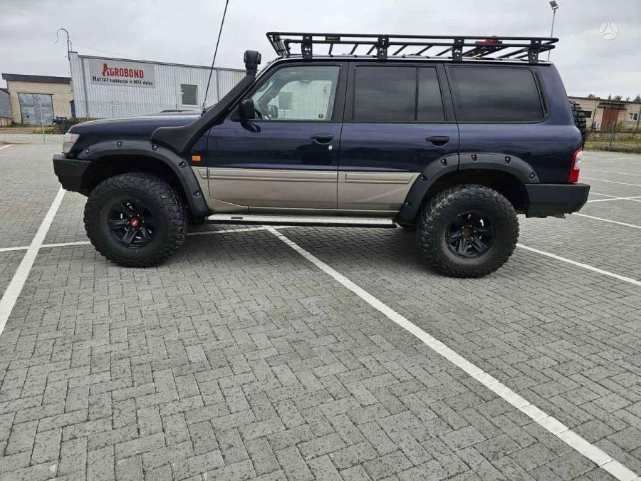 Blue Nissan Patrol 2003 in Taurage, with an engine capacity of 3.00 L and mileage of 223 thousand km for 25000 €, photo 5 on AUTOMOTO.COM.LV