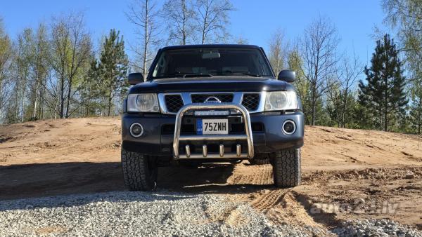 Blue Nissan Patrol 2004 in Tartu, with an engine capacity of 3.00 L and mileage of 398 thousand km for 15000 €, photo 5 on AUTOMOTO.COM.LV