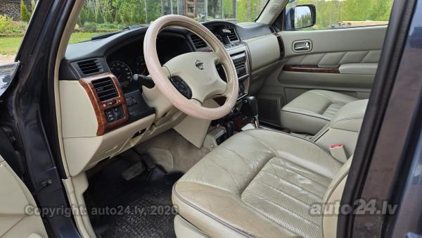 Blue Nissan Patrol 2004 in Tartu, with an engine capacity of 3.00 L and mileage of 398 thousand km for 15000 €, photo 8 on AUTOMOTO.COM.LV