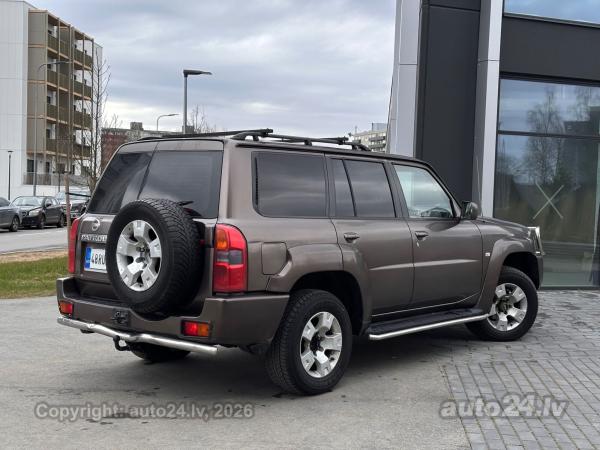 Brown Nissan Patrol 2004 in Tallinn, with an engine capacity of 3.00 L and mileage of 344 thousand km for 7990 €, photo 10 on AUTOMOTO.COM.LV
