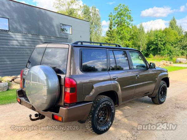 Brown Nissan Patrol 2004 in Rapla, with an engine capacity of 3.00 L and mileage of 231 thousand km for 10499 €, photo 4 on AUTOMOTO.COM.LV