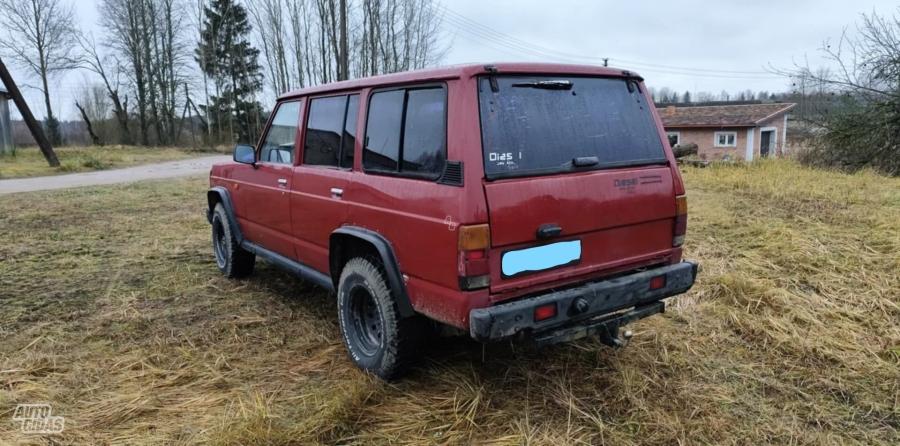Nissan Patrol 1986 in Utena, with an engine capacity of 3.30 L and mileage of 304 thousand km for 2800 €, photo 5 on AUTOMOTO.COM.LV