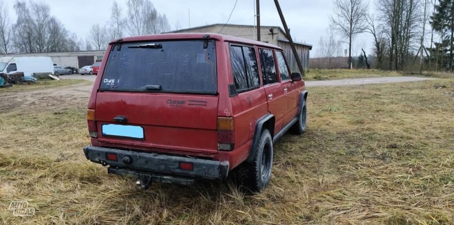 Nissan Patrol 1986 in Utena, with an engine capacity of 3.30 L and mileage of 304 thousand km for 2800 €, photo 6 on AUTOMOTO.COM.LV