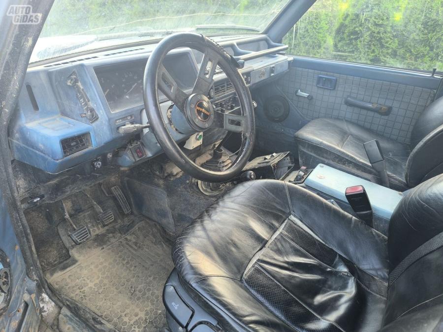 Nissan Patrol 1987 Viļņa, ar dzinēja tilpumu 3.30 L un nobraukumu 455 tūkst. km par 700 €, foto 5 vietnē AUTOMOTO.COM.LV