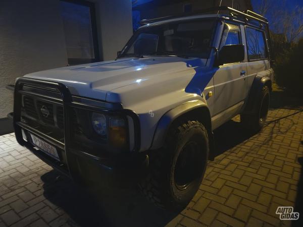 Nissan Patrol 1994 in Vilnius, with an engine capacity of 2.80 L and mileage of 231 thousand km for 10000 €, photo 4 on AUTOMOTO.COM.LV