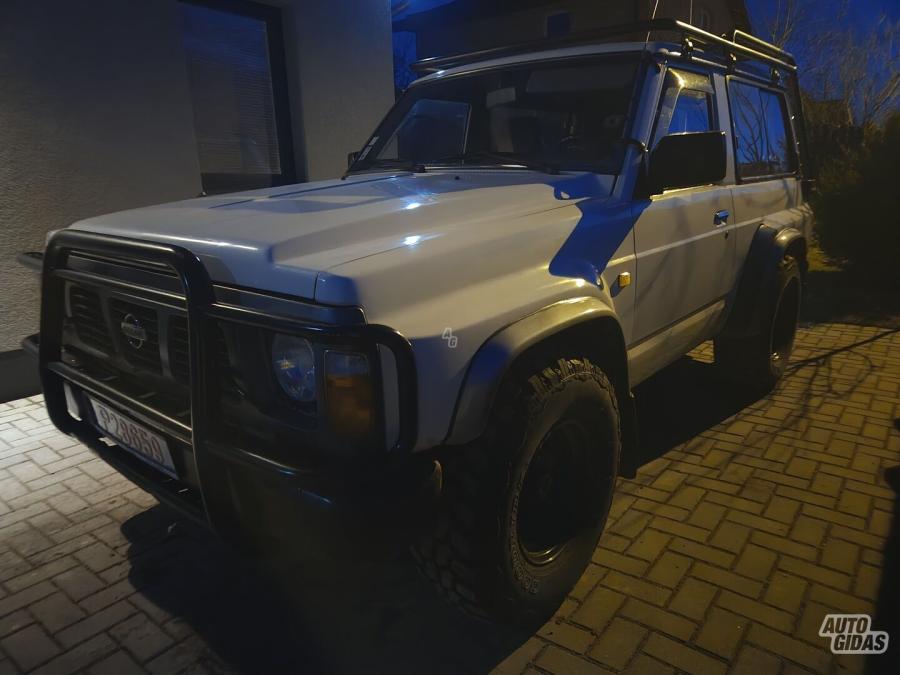 Nissan Patrol 1994 in Vilnius, with an engine capacity of 2.80 L and mileage of 231 thousand km for 10000 €, photo 5 on AUTOMOTO.COM.LV