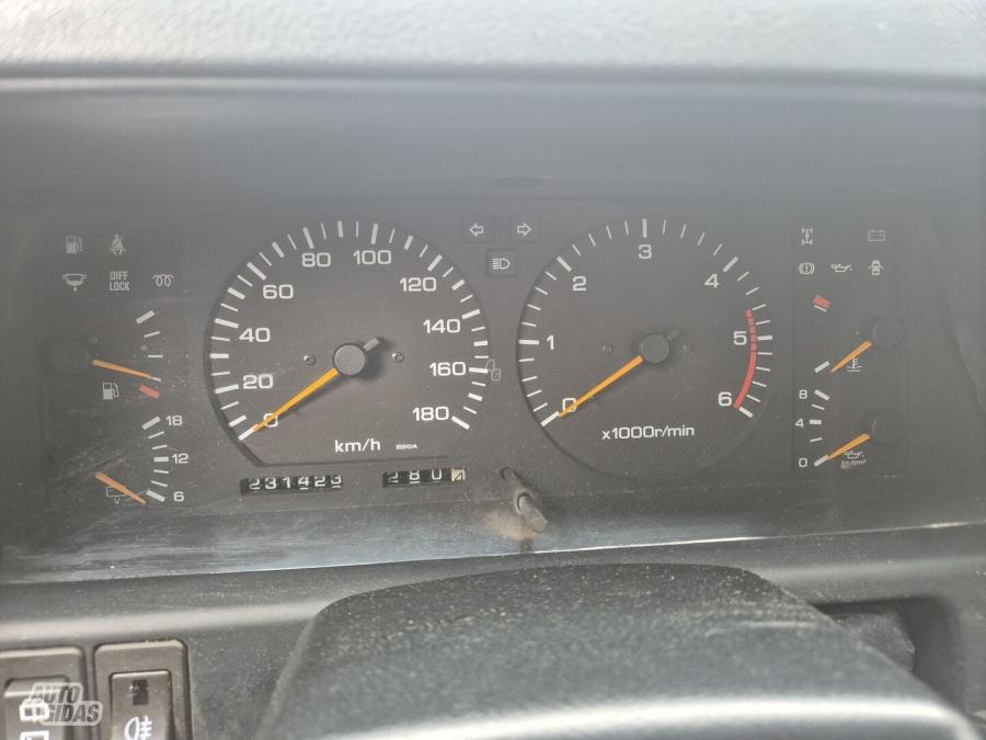 Nissan Patrol 1994 in Vilnius, with an engine capacity of 2.80 L and mileage of 231 thousand km for 10000 €, photo 15 on AUTOMOTO.COM.LV