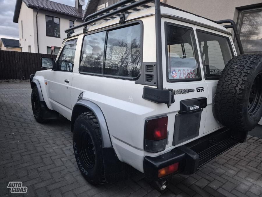 Nissan Patrol 1994 in Vilnius, with an engine capacity of 2.80 L and mileage of 231 thousand km for 8500 €, photo 3 on AUTOMOTO.COM.LV