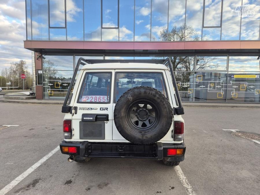 Nissan Patrol 1994 in Vilnius, with an engine capacity of 2.80 L and mileage of 231 thousand km for 8500 €, photo 15 on AUTOMOTO.COM.LV