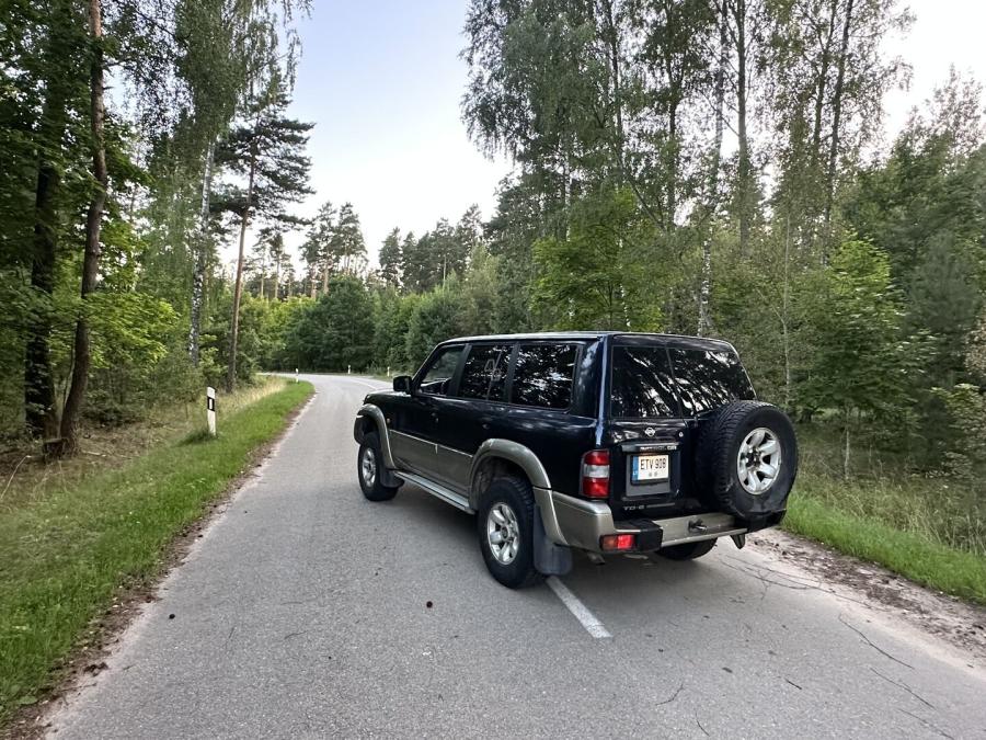 Ниссан Патрол 1999 в Варена, объемом двигателя 2.80 л и пробегом 290 тыс. км за 3200 €, фото 4 на AUTOMOTO.COM.LV
