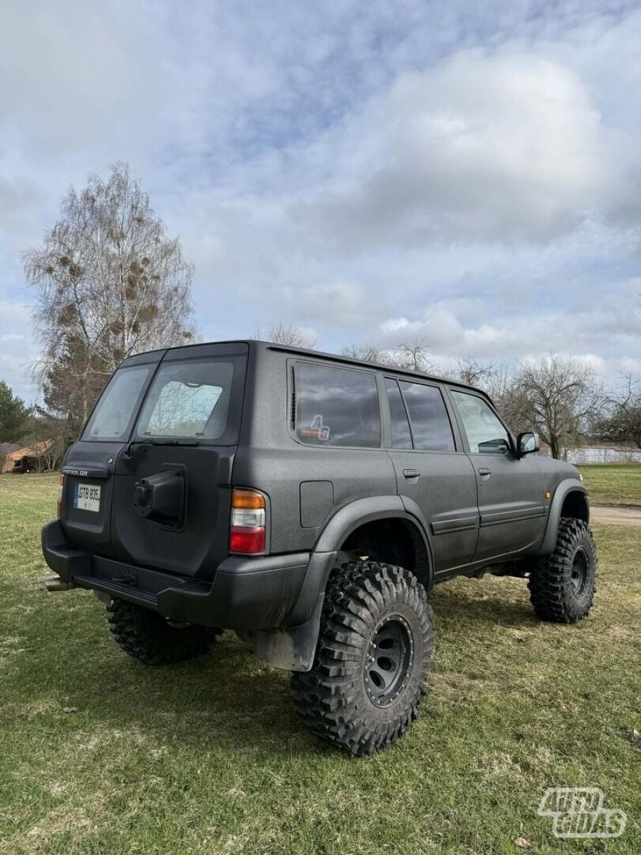 Nissan Patrol 2000 in Vilnius, with an engine capacity of 3.00 L and mileage of 320 thousand km for 17000 €, photo 5 on AUTOMOTO.COM.LV