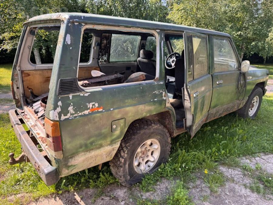Green Nissan Patrol 1982 in Liepaja, with an engine capacity of 3.30 L and mileage of 123 thousand km for 500 €, photo 8 on AUTOMOTO.COM.LV