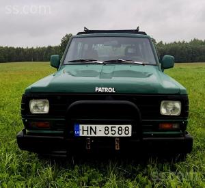 Green Nissan Patrol 1987 in Limbazi, with an engine capacity of 3.30 L and mileage of 270 thousand km for 7000 €, photo 3 on AUTOMOTO.COM.LV