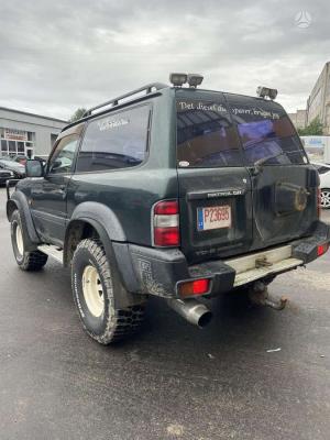Zaļš Nissan Patrol 1999 Viļņa, ar dzinēja tilpumu 2.83 L un nobraukumu 340 tūkst. km par 7500 €, foto 5 vietnē AUTOMOTO.COM.LV