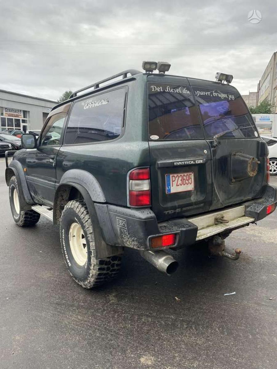 Zaļš Nissan Patrol 1999 Viļņa, ar dzinēja tilpumu 2.83 L un nobraukumu 340 tūkst. km par 7500 €, foto 5 vietnē AUTOMOTO.COM.LV