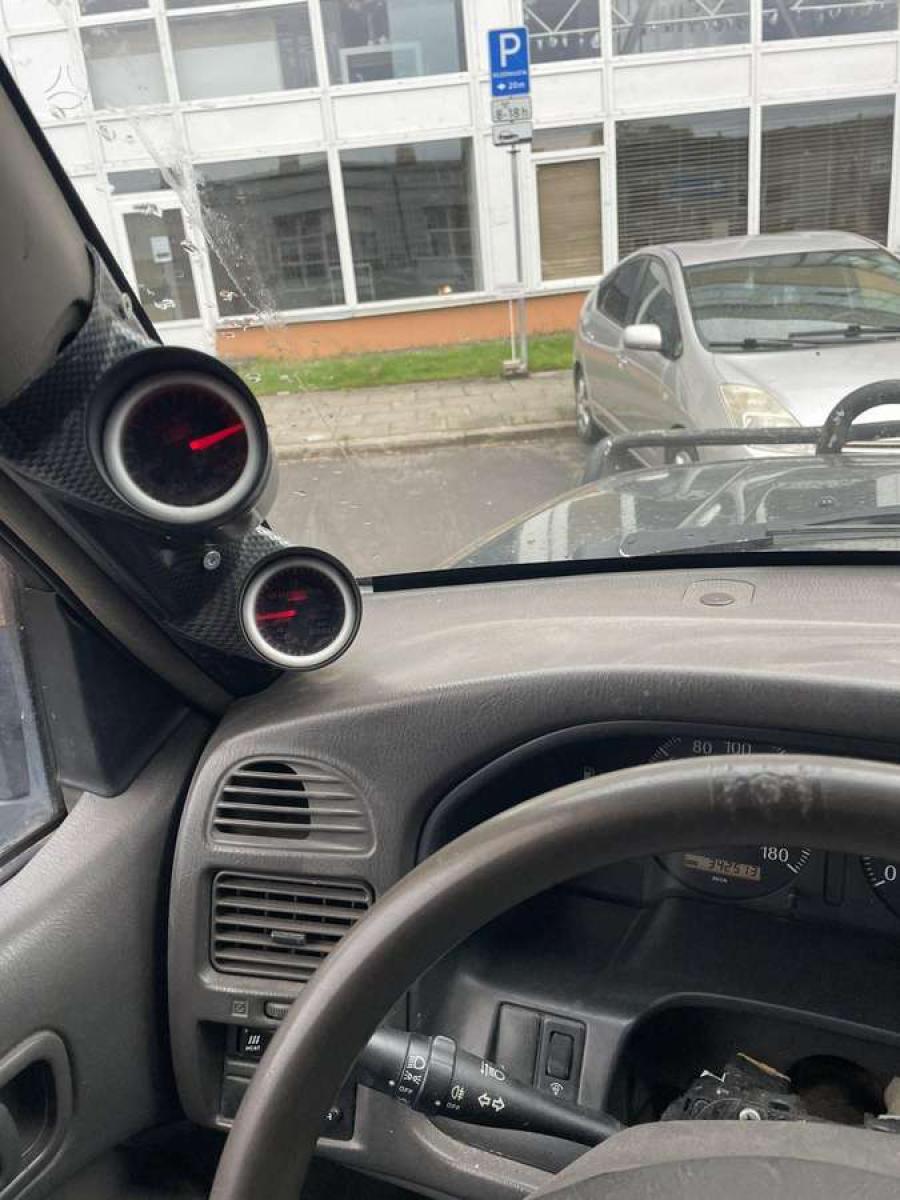 Zaļš Nissan Patrol 1999 Viļņa, ar dzinēja tilpumu 2.83 L un nobraukumu 340 tūkst. km par 7500 €, foto 9 vietnē AUTOMOTO.COM.LV