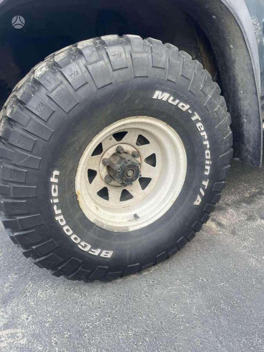 Zaļš Nissan Patrol 1999 Viļņa, ar dzinēja tilpumu 2.83 L un nobraukumu 340 tūkst. km par 7500 €, foto 12 vietnē AUTOMOTO.COM.LV