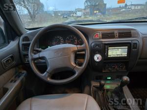 Green Nissan Patrol 2000 in Jelgava, with an engine capacity of 3.00 L and mileage of 399 thousand km for 10990 €, photo 14 on AUTOMOTO.COM.LV