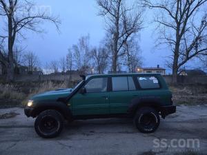 Green Nissan Patrol 2000 in Jelgava, with an engine capacity of 3.00 L and mileage of 399 thousand km for 10990 €, photo 15 on AUTOMOTO.COM.LV