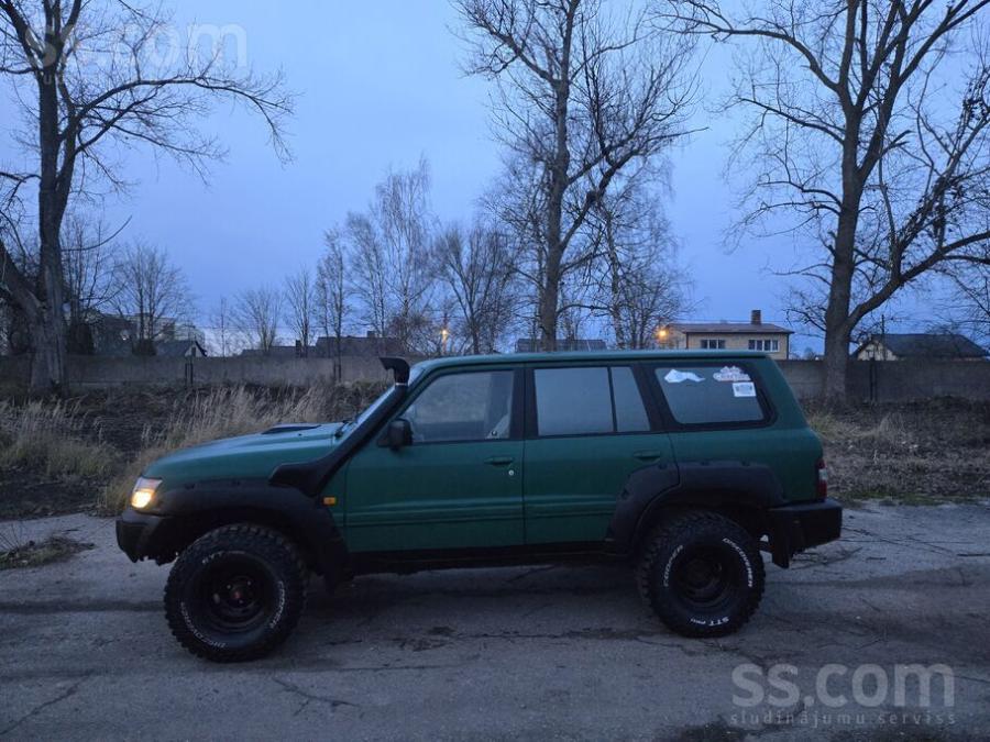 Green Nissan Patrol 2000 in Jelgava, with an engine capacity of 3.00 L and mileage of 399 thousand km for 10990 €, photo 15 on AUTOMOTO.COM.LV