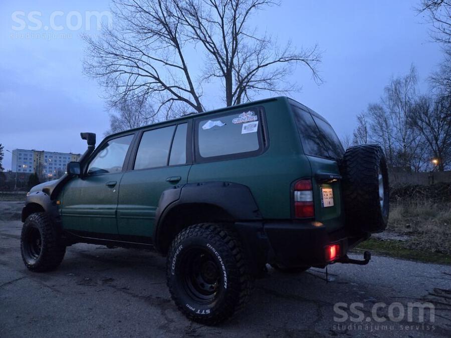Green Nissan Patrol 2000 in Jelgava, with an engine capacity of 3.00 L and mileage of 399 thousand km for 10990 €, photo 16 on AUTOMOTO.COM.LV