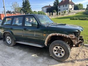 Green Nissan Patrol 2000 in Riga, with an engine capacity of 3.00 L and mileage of 215 thousand km for 3500 €, photo 3 on AUTOMOTO.COM.LV