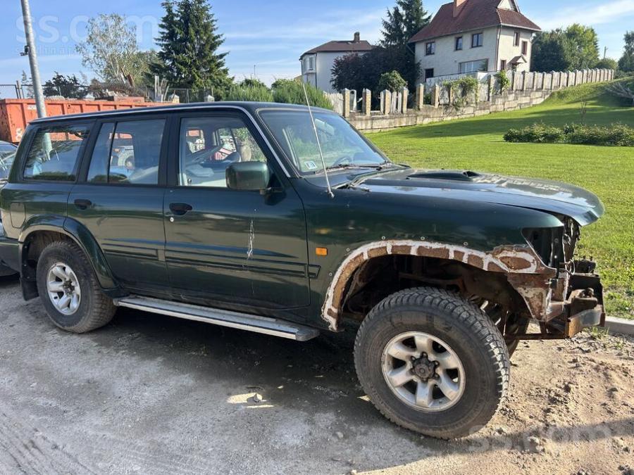Green Nissan Patrol 2000 in Riga, with an engine capacity of 3.00 L and mileage of 215 thousand km for 3500 €, photo 3 on AUTOMOTO.COM.LV