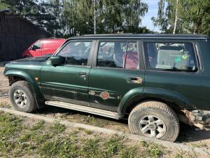 Green Nissan Patrol 2000 in Riga, with an engine capacity of 3.00 L and mileage of 215 thousand km for 3500 €, photo 4 on AUTOMOTO.COM.LV