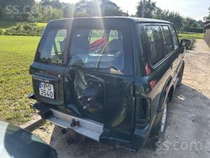Green Nissan Patrol 2000 in Riga, with an engine capacity of 3.00 L and mileage of 215 thousand km for 3500 €, photo 5 on AUTOMOTO.COM.LV