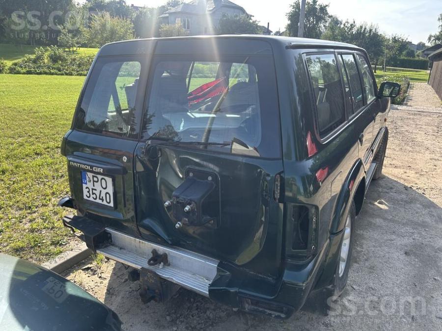 Green Nissan Patrol 2000 in Riga, with an engine capacity of 3.00 L and mileage of 215 thousand km for 3500 €, photo 5 on AUTOMOTO.COM.LV