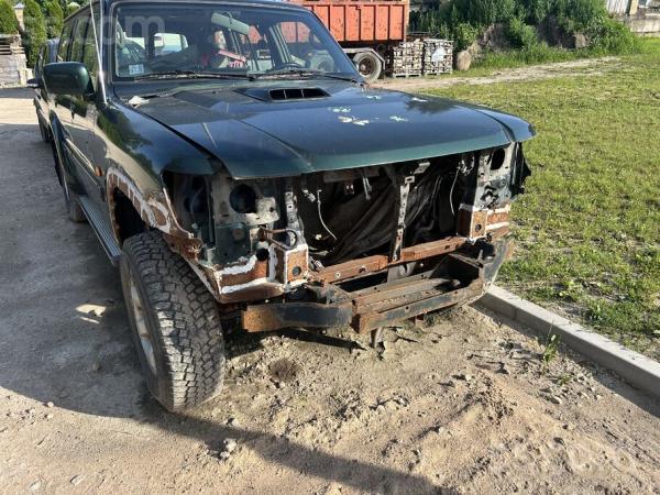 Zaļš Nissan Patrol 2000 Rīga, ar dzinēja tilpumu 3.00 L un nobraukumu 215 tūkst. km par 3500 €, foto 5 vietnē AUTOMOTO.COM.LV