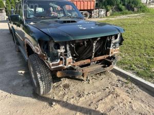 Green Nissan Patrol 2000 in Riga, with an engine capacity of 3.00 L and mileage of 215 thousand km for 3500 €, photo 6 on AUTOMOTO.COM.LV