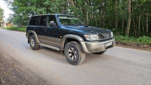 Zaļš Nissan Patrol 2000 Mažeikiai, ar dzinēja tilpumu 3.00 L un nobraukumu 246 tūkst. km par 6400 €, foto  vietnē AUTOMOTO.COM.LV