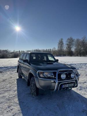 Zaļš Nissan Patrol 2002 Marijampole, ar dzinēja tilpumu 2.95 L un nobraukumu 290 tūkst. km par 10000 €, foto  vietnē AUTOMOTO.COM.LV