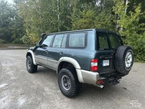 Green Nissan Patrol 2002 in Kaunas, with an engine capacity of 3.00 L and mileage of 197 thousand km for 8400 €, photo 3 on AUTOMOTO.COM.LV