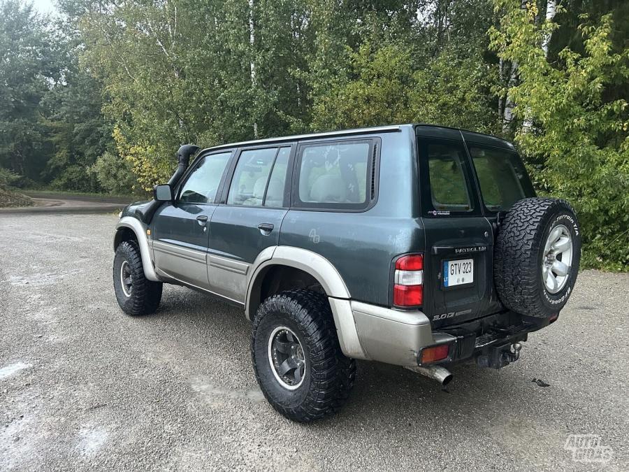 Green Nissan Patrol 2002 in Kaunas, with an engine capacity of 3.00 L and mileage of 197 thousand km for 8400 €, photo 3 on AUTOMOTO.COM.LV