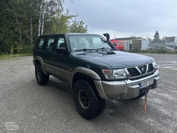 Green Nissan Patrol 2002 in Kaunas, with an engine capacity of 3.00 L and mileage of 197 thousand km for 8400 €, photo 5 on AUTOMOTO.COM.LV
