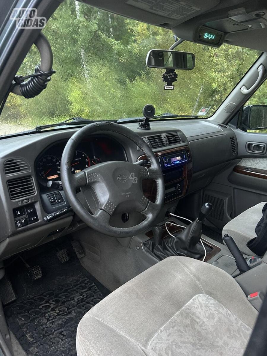 Green Nissan Patrol 2002 in Kaunas, with an engine capacity of 3.00 L and mileage of 197 thousand km for 8400 €, photo 9 on AUTOMOTO.COM.LV