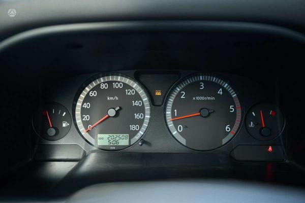 Zaļš Nissan Patrol 2004 Trakai, ar dzinēja tilpumu 2.95 L un nobraukumu 203 tūkst. km par 12700 €, foto 9 vietnē AUTOMOTO.COM.LV